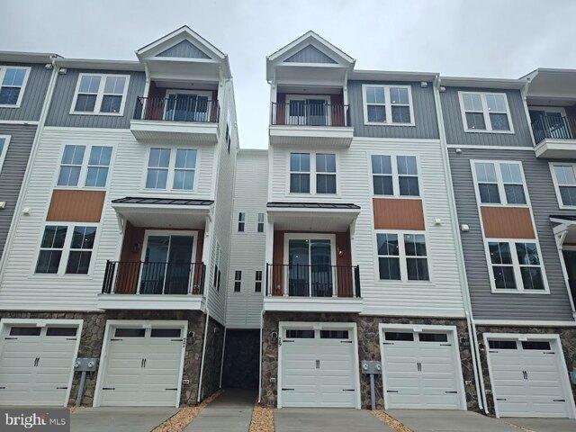 Valerian Loop Unit,stafford, Condo For Sale