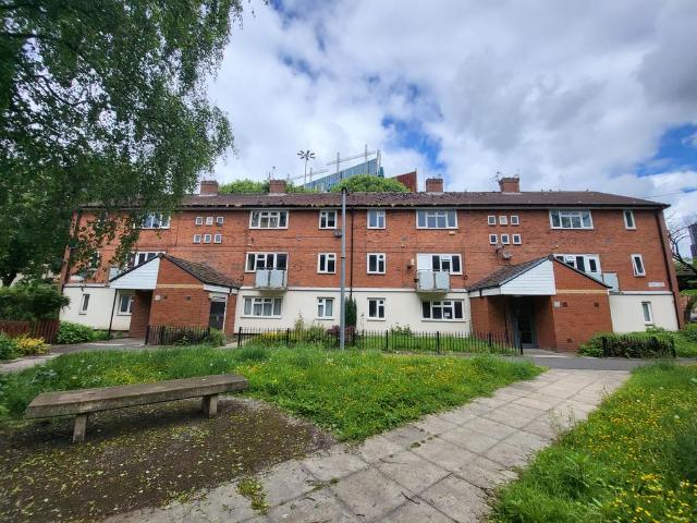 Valerie Walk, Hulme, Manchester.M15 6DB 2 bed apartment to rent £1,450 pcm £335 pw