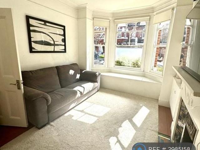 Valetta Road, London, W3 2 bed maisonette to rent £2,345 pcm £541 pw