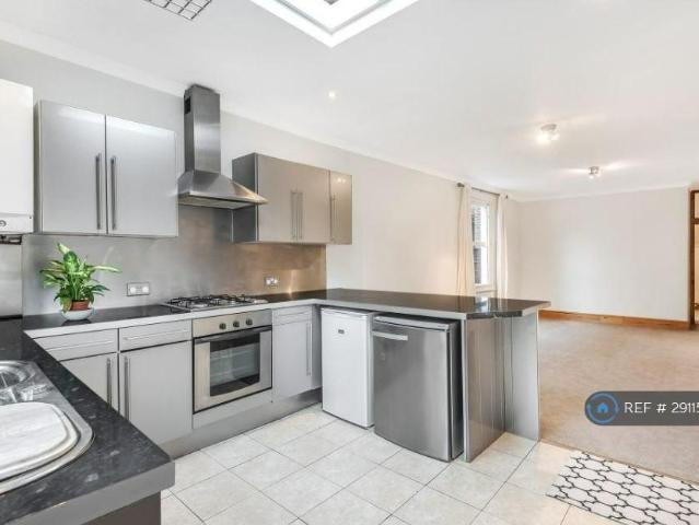 Valetta Road, London, W3 2 bed flat to rent £2,450 pcm £565 pw