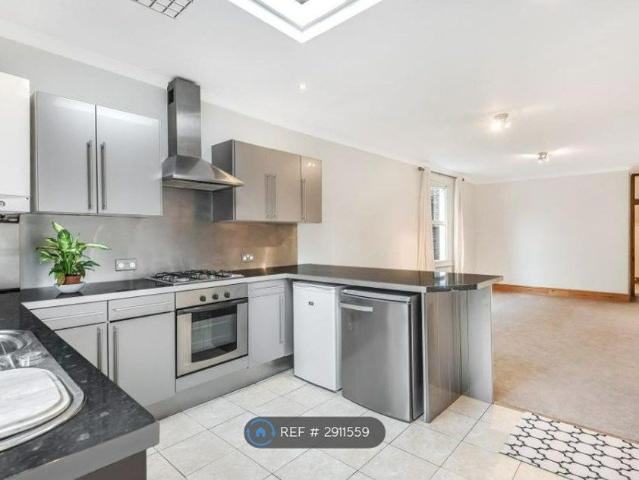 Valetta Road, London W3, 2 bed flat to rent, £2,450 pcm | PrimeLocation
