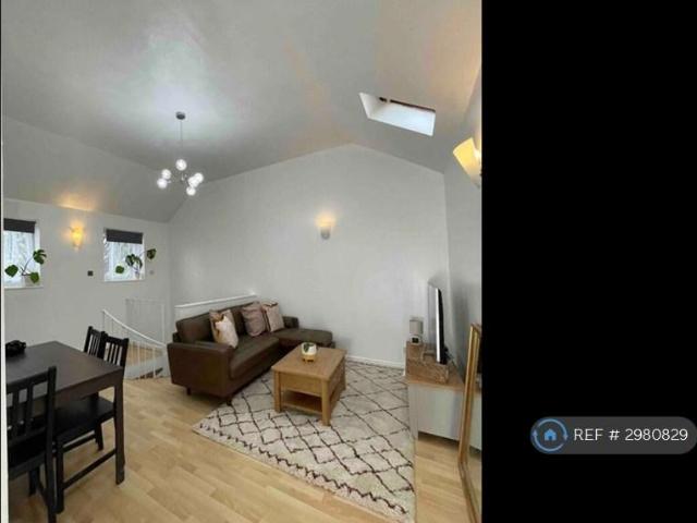 Valiant Way, London, E6 2 bed maisonette to rent £1,850 pcm £427 pw