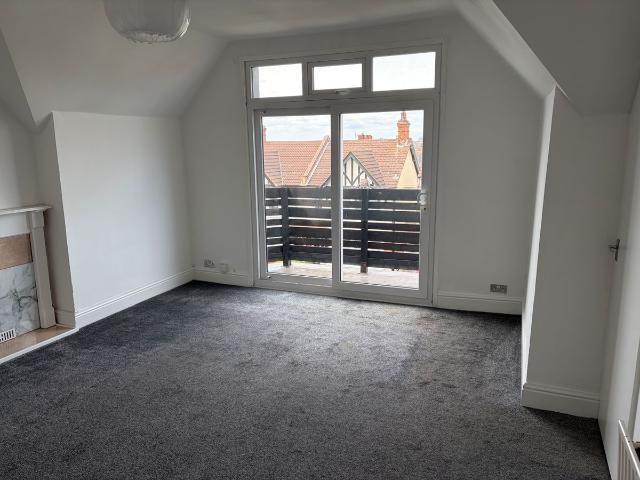 Valkyrie Road, Westcliff On Sea SS0, 2 bed flat to rent, £1,250 pcm | PrimeLocation