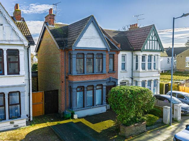 Valkyrie Road, Westcliff On Sea SS0, 3 bed flat to rent, £1,400 pcm | PrimeLocation