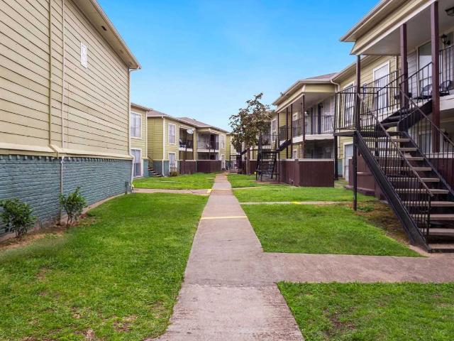 Valle Vista 1 Bedroom Apartment for Rent at 9901 Club Creek Dr, Houston, TX 77036 Westwood