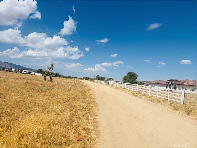 Valle Vis, Phelan, CA 92329