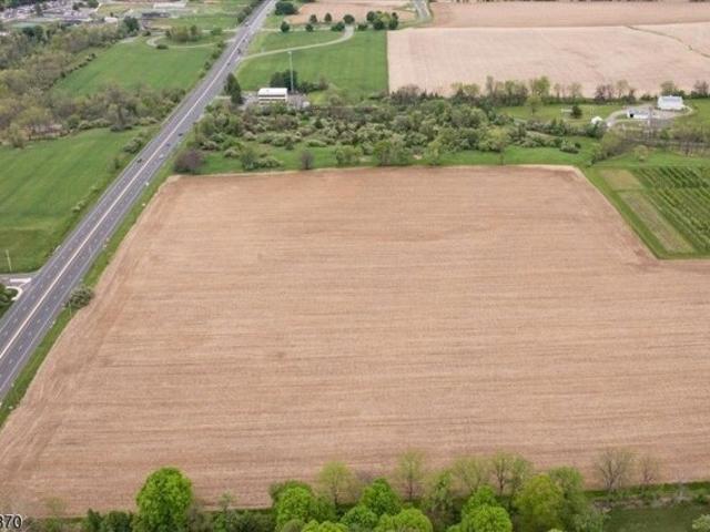 Valley Crest Rd, Clinton Township, Farm House For