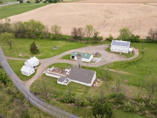 Valley Crest Rd, Clinton Township, Farm House For