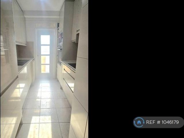 Valley Grove, Charlton, SE7 2 bed flat to rent £1,850 pcm £427 pw