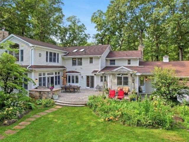 Valley Dr, Watchung, Home For Sale
