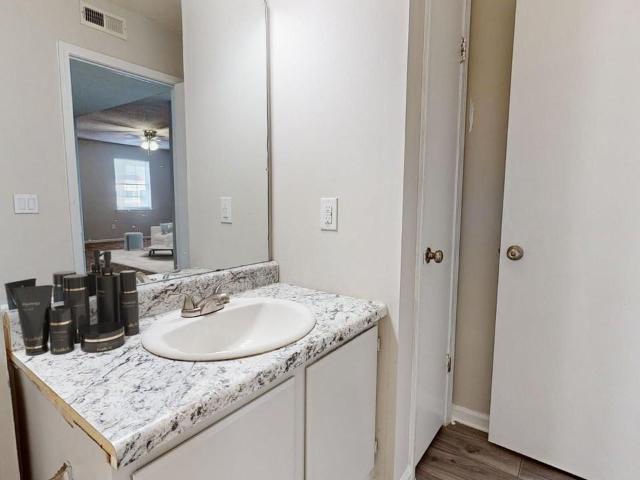 Valley Square Apartments 1 Bedroom Apartment for Rent at 1105 Skyland Blvd E, Tuscaloosa, AL 35405