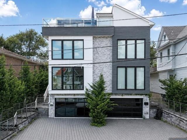 Valley Pl, Edgewater, Home For Sale