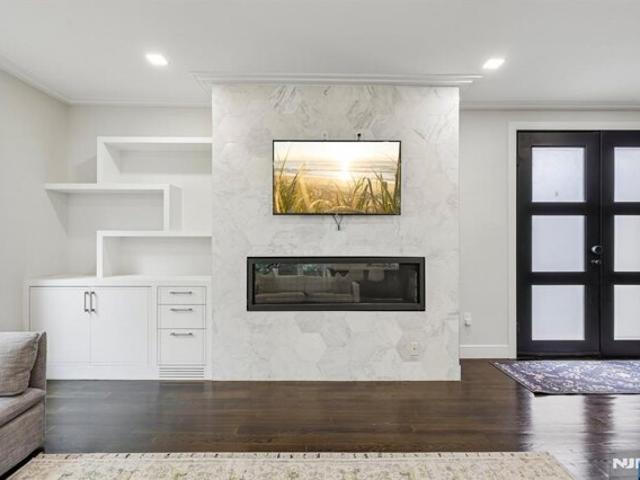 Valley Pl, Edgewater, Home For Sale
