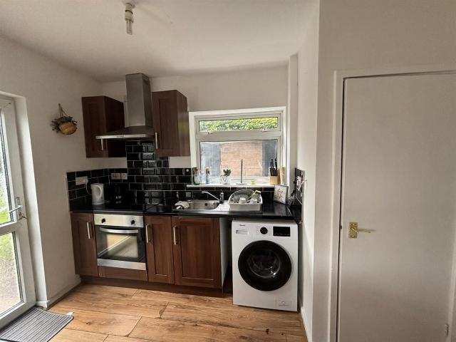 Valley Road, Cradley Heath B64, 2 bed semi detached house to rent, £1,000 pcm | PrimeLocation