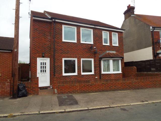 Valley Road, Gillingham, Kent ME7, 1 bed maisonette to rent, £925 pcm | PrimeLocation