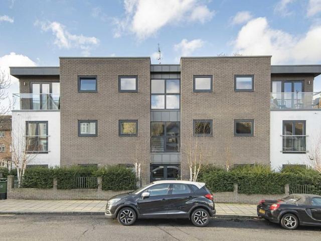 Valley Road, London SW16 2 bed flat to rent £2,500 pcm £577 pw