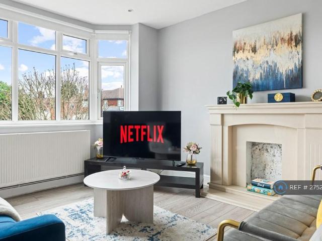 Valley Road, Nottingham, NG5 3 bed detached house to rent £2,400 pcm £554 pw