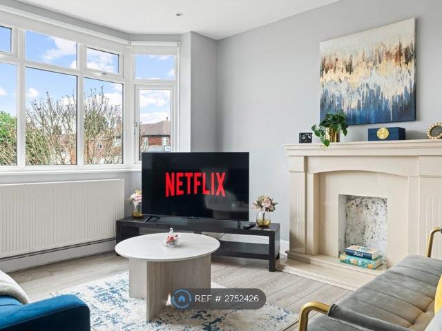 Valley Road, Nottingham NG5, 3 bed detached house to rent, £2,500 pcm | PrimeLocation