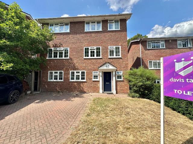 Valley Road, Oxfordshire RG9 4 bed detached house to rent £4,000 pcm £923 pw
