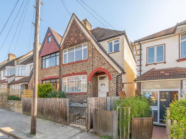 Valley Road, Streatham, London, SW16 3 bed end of terrace house to rent £3,200 pcm £738 pw