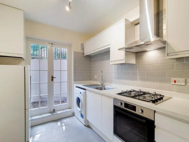 Valley Road, Streatham SW16, 1 bed flat to rent, £1,900 pcm | PrimeLocation