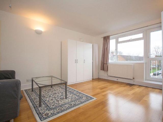 Valley Road, Streatham SW16, 2 bed flat to rent, £1,750 pcm | PrimeLocation