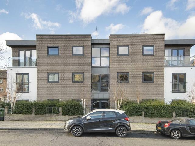 Valley Road, Streatham SW16, 2 bed flat to rent, £2,500 pcm | PrimeLocation