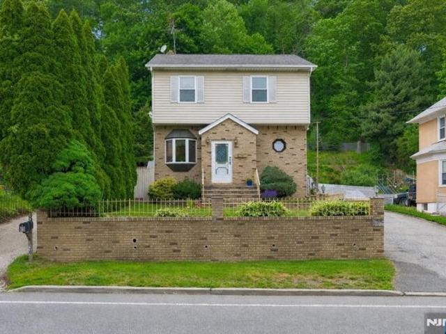 Valley Rd, Clifton, Home For Sale
