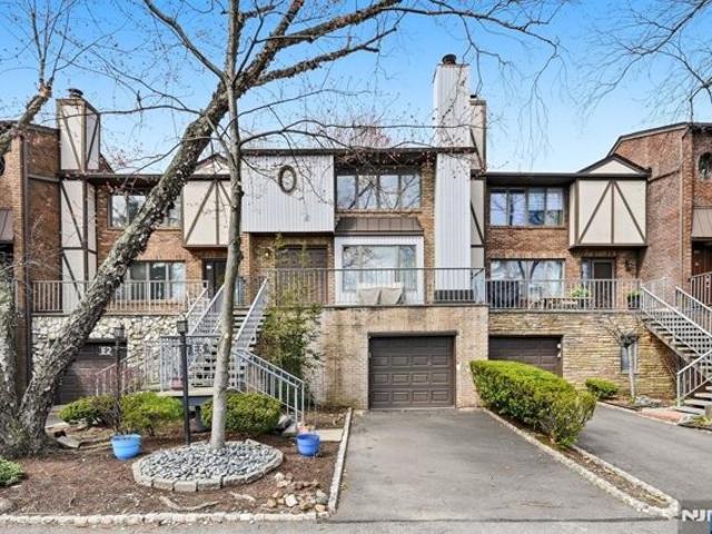 Valley Rd, Clifton, Home For Sale
