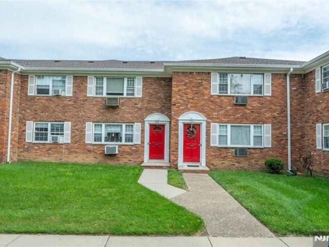 Valley Rd, Wayne, Condo For Sale
