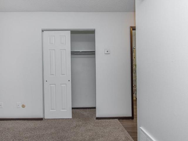 Valley View Apartments 1 Bedroom Apartment for Rent at 905 17th St, Bettendorf, IA 52722 Downtown Bettendorf