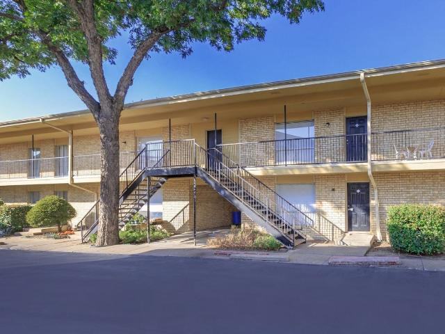 Valley View DFW 2 Bedroom Apartment for Rent at 6037 Westridge Ln, Fort Worth, TX 76116