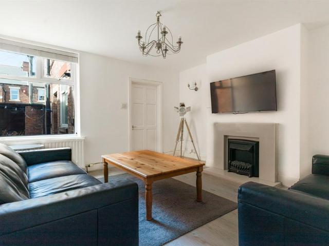 Valley View, Jesmond, Newcastle Upon. 3 bed flat to rent £1,950 pcm £450 pw