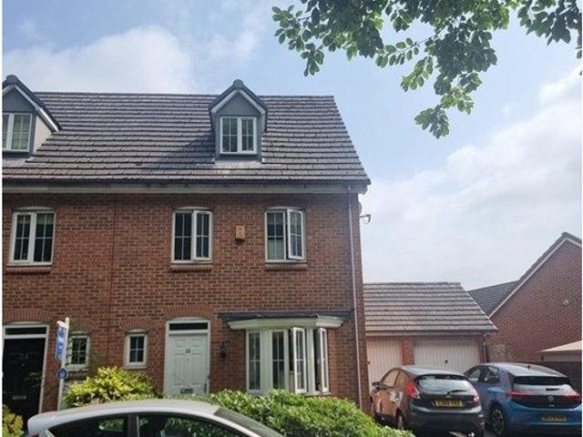 Valley View, Newcastle ST5, 4 bed end terrace house to rent, £1,300 pcm | PrimeLocation
