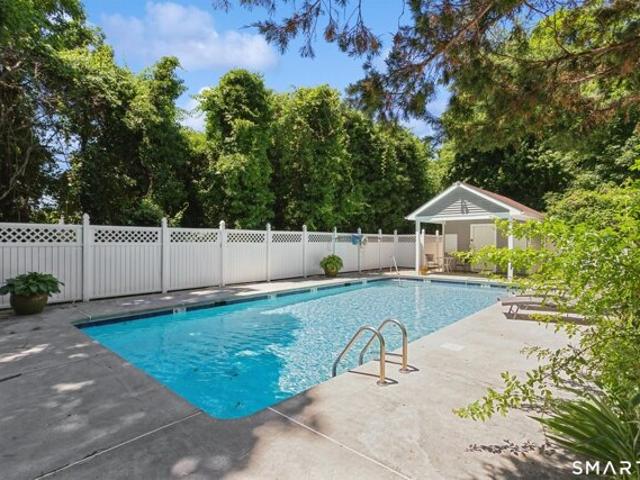 Valley View Rd Apt,norwalk, Home For Sale