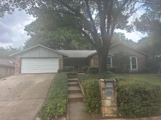 Valleydale Dr