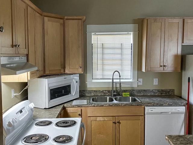 Valor Homes 100 LLC