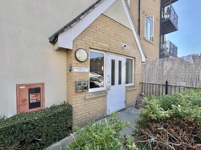 Varcoe Gardens, Hayes 2 bed flat to rent £1,850 pcm £427 pw