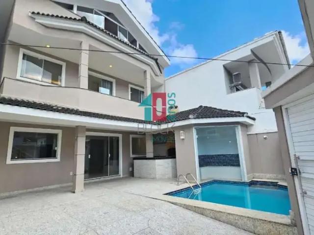Vargem Pequena | Casa de Condomínio 3 quartos, sendo 3 suites