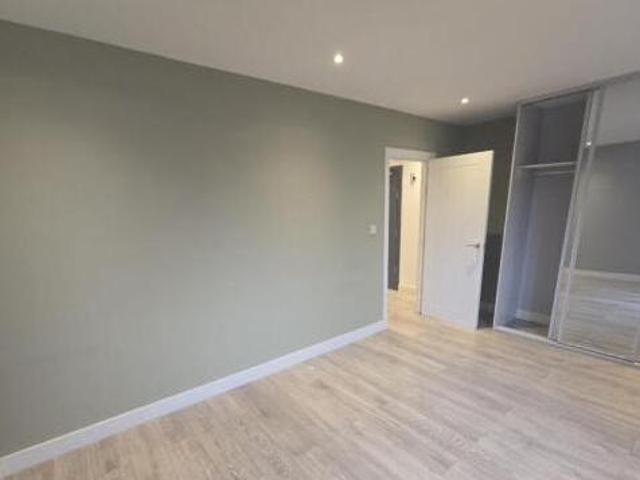 Varis Court, Station Approach Road, 2 Bedroom Apartment