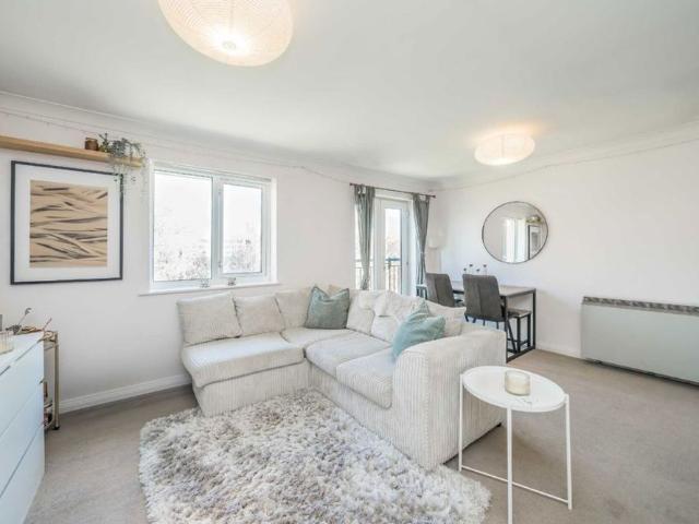 Varsity Drive, TW1, London