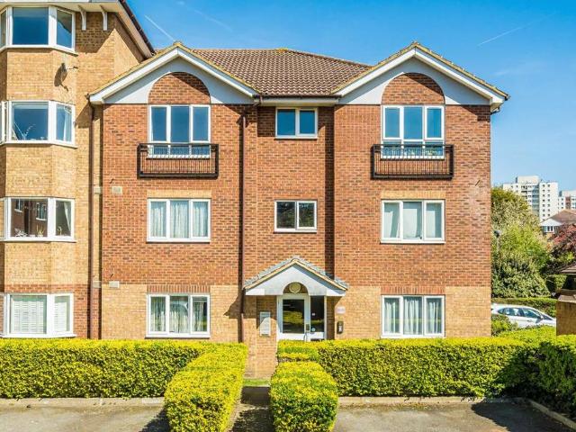 Varsity Drive, Twickenham TW1 1 bed flat to rent £1,600 pcm £369 pw