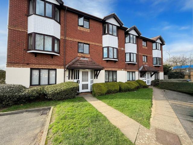 Varsity Drive, Twickenham, TW1 2 bed flat to rent £1,600 pcm £369 pw