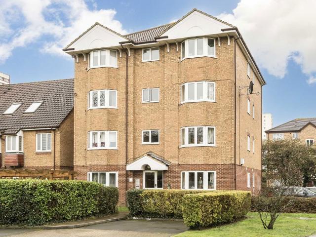 Varsity Drive, Twickenham TW1, 2 bed flat to rent, £1,650 pcm | PrimeLocation