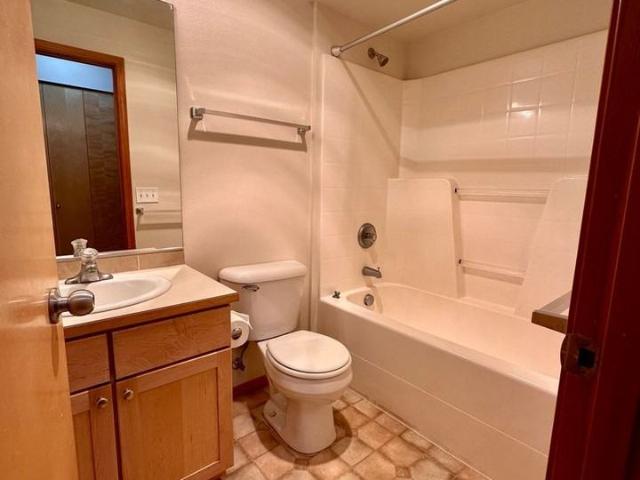 Varsity I Apartments 1 Bedroom Apartment for Rent at 2300 Ne 65th St, Seattle, WA 98115 Ravenna