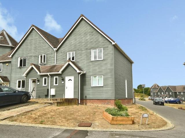 Vastern, Royal Wootton Bassett. 3 bed terraced house to rent £1,425 pcm £329 pw