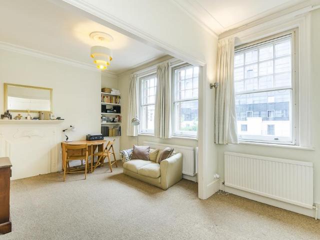 Vauxhall Bridge Road Westminster SW1V Studio to rent £1,800 pcm £415 pw