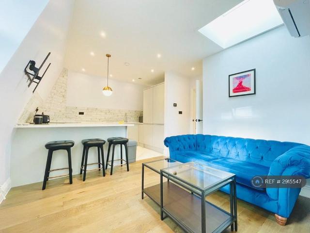 Vauxhall Bridge Road, London, SW1V 1 bed penthouse to rent £2,400 pcm £554 pw