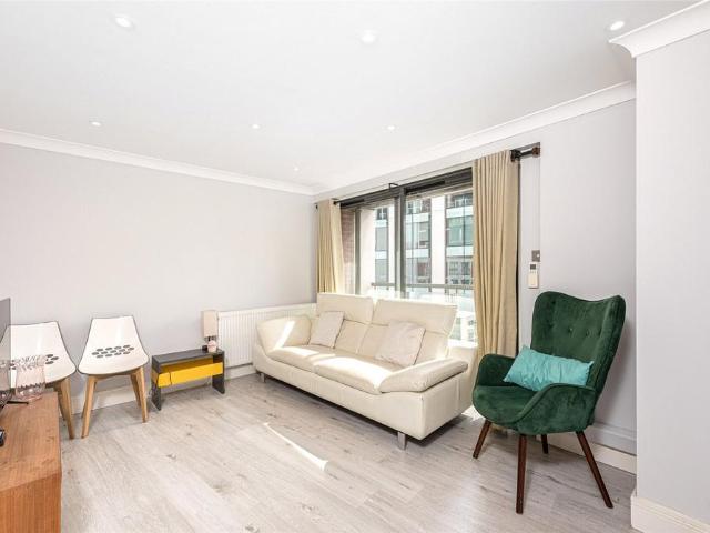 Vauxhall Bridge Road, London, SW1V 2 bed apartment to rent £3,400 pcm £785 pw