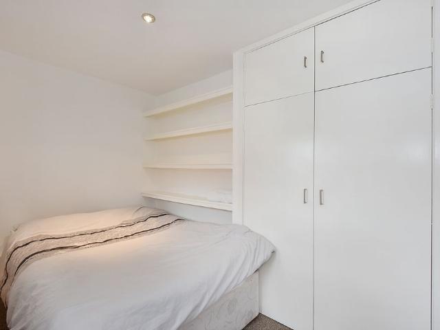Vauxhall Bridge Road, Pimlico, London, SW1V